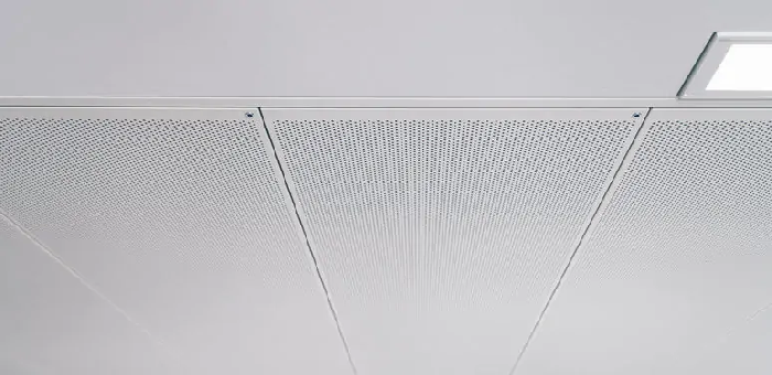 funkční kovové podhledy